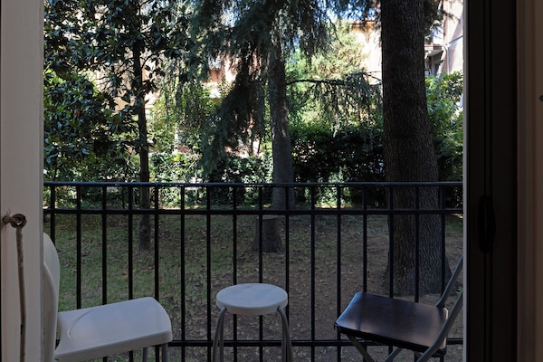 Quarto casal empresarial de uso individual, vista para o jardim | Sacada
