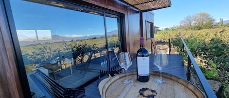 Quarto luxo, sacada, vista para a montanha | 1 quarto, roupas de cama premium, edredons de pluma, frigobar