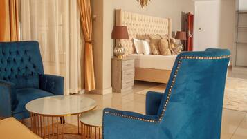 Quarto Standard, varanda, vista para o jardim | 1 quarto, com decoração personalizada, secretária