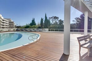 Apartamento | Piscina | Piscina interior, piscina exterior sazonal 