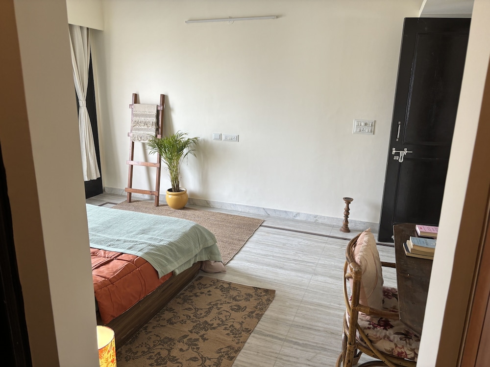 Cozy Boho Retreat W/living Room, Terrace, Balcony And Private Entrace. - Chandigarh
