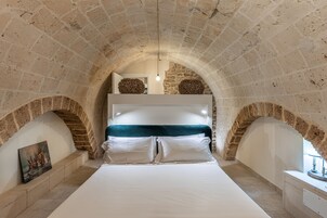 Quarto Deluxe, Vista para a cidade | Cofre no quarto, com decoração personalizada 