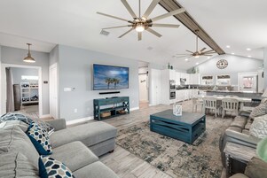 Casa, várias camas, varanda, vista para o jardim (Casita Del Mar) | Área de estar | TV de tela plana 42 polegadas com canais digitais