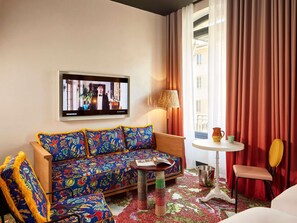 Edredões de penas, camas de colchão pillowtop, minibar, cofre no quarto 