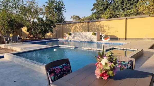Cottage - Sleeps 4 - Pool - Near Airport - Harare