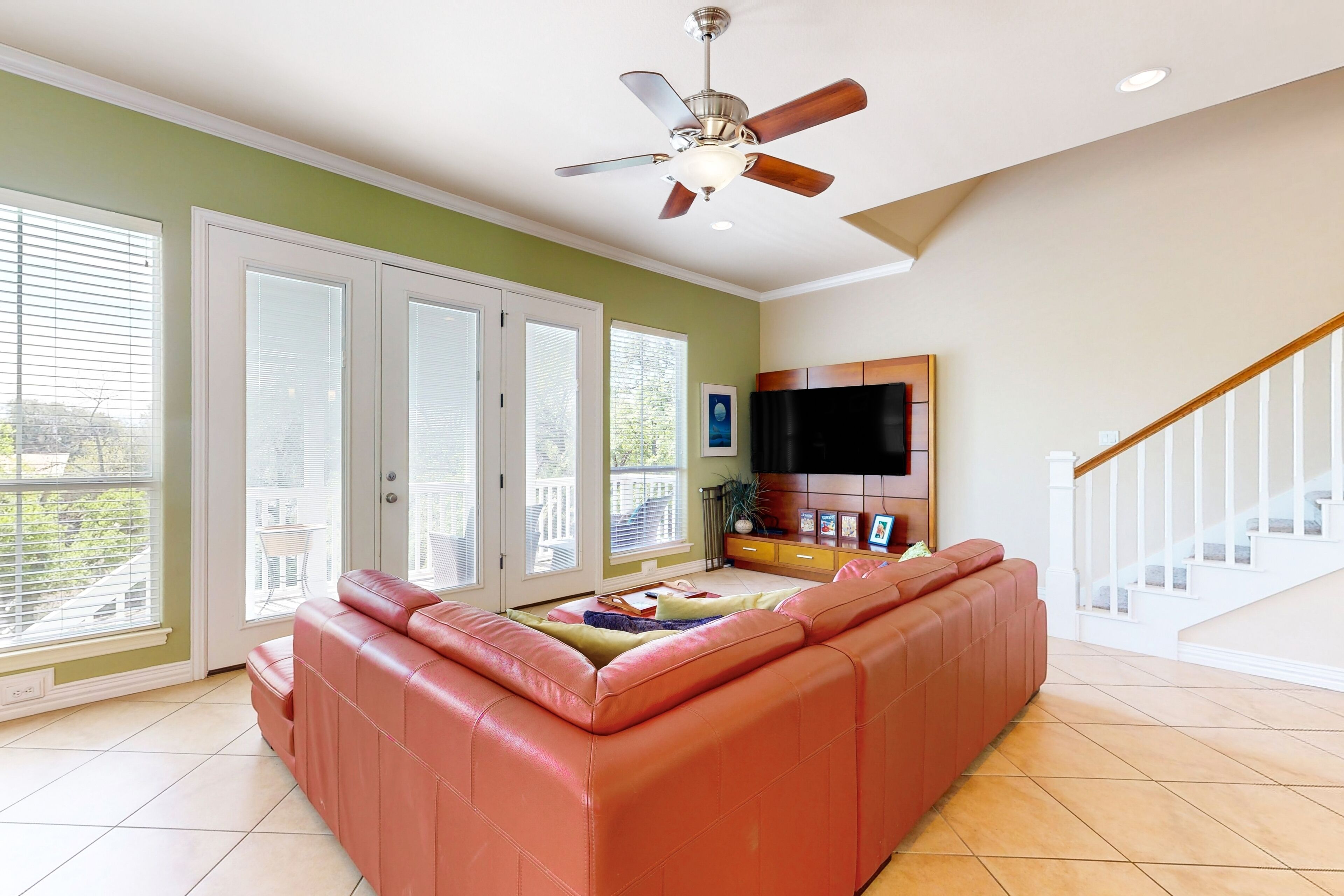 Waterfront Home With Game Room, Decks, Pool, Smart Tvs, Kayaks, & Gas Grill - Kingsland, TX