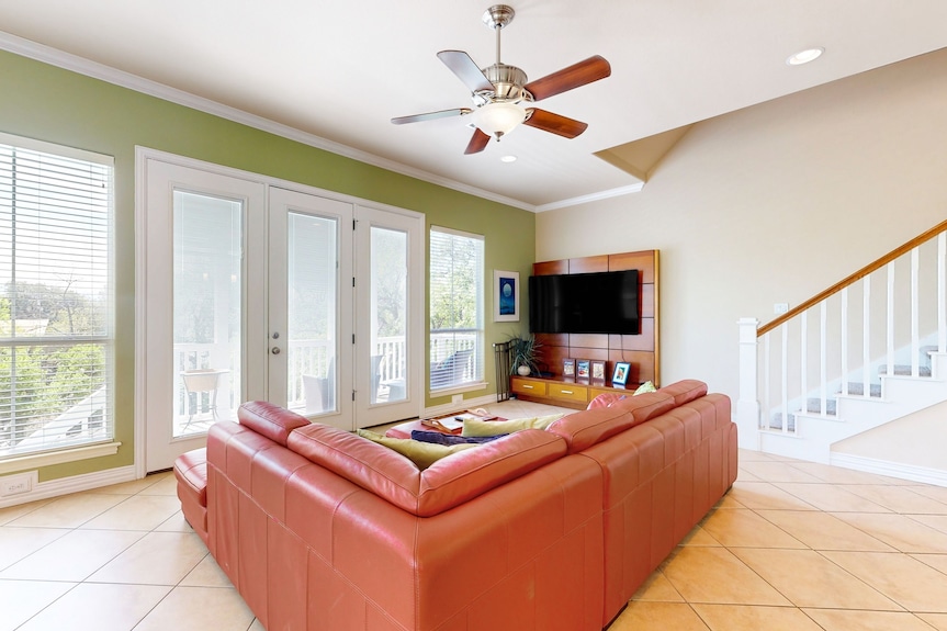 Waterfront Home With Game Room, Decks, Pool, Smart Tvs, Kayaks, & Gas Grill - Lake Buchanan, TX