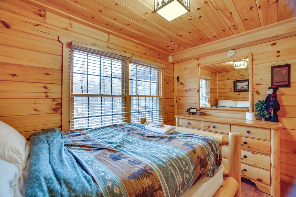 Hot Tub, Deck & Beach Access: Albrightsville Cabin - Pocono Mountains, PA