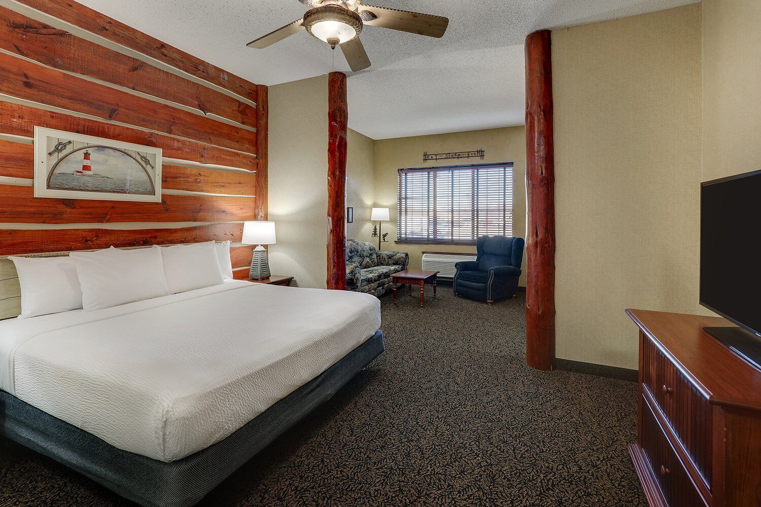 Kitchenette, Living Room, Extended Stay King, Stoney Creek Quad Cities - Rock Island, IL