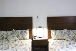 Quarto Duplo Superior, vista para o jardim | Cortinas/cortinados opacos, ferro/tábua de engomar, Wi-fi grátis 