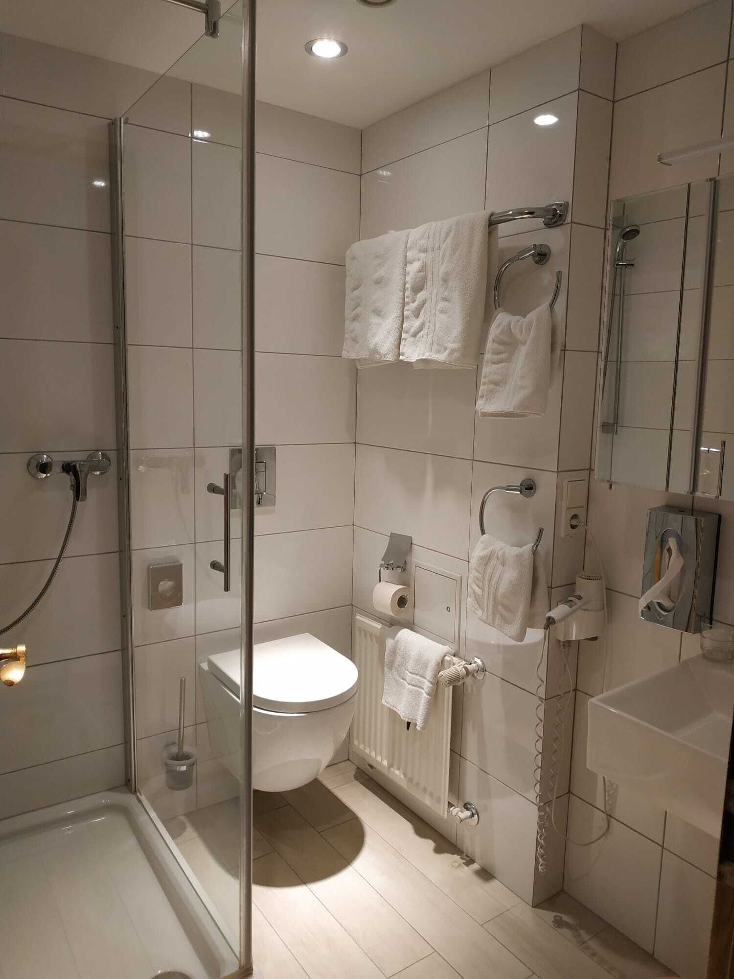 Doppelzimmer Comfort, Modern Mit Balkon, 1 Doppelbett - Donaueschingen