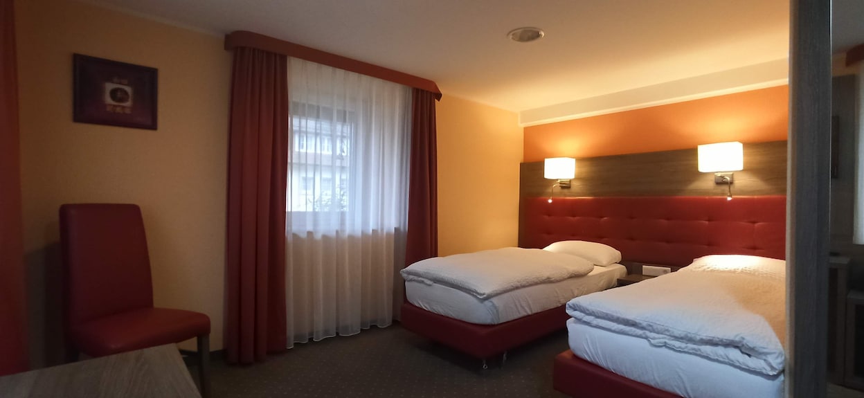 Doppelzimmer Comfort, Modern Ohne Balkon, 1 Doppelbett Oder 2 Einzelbette - Donaueschingen