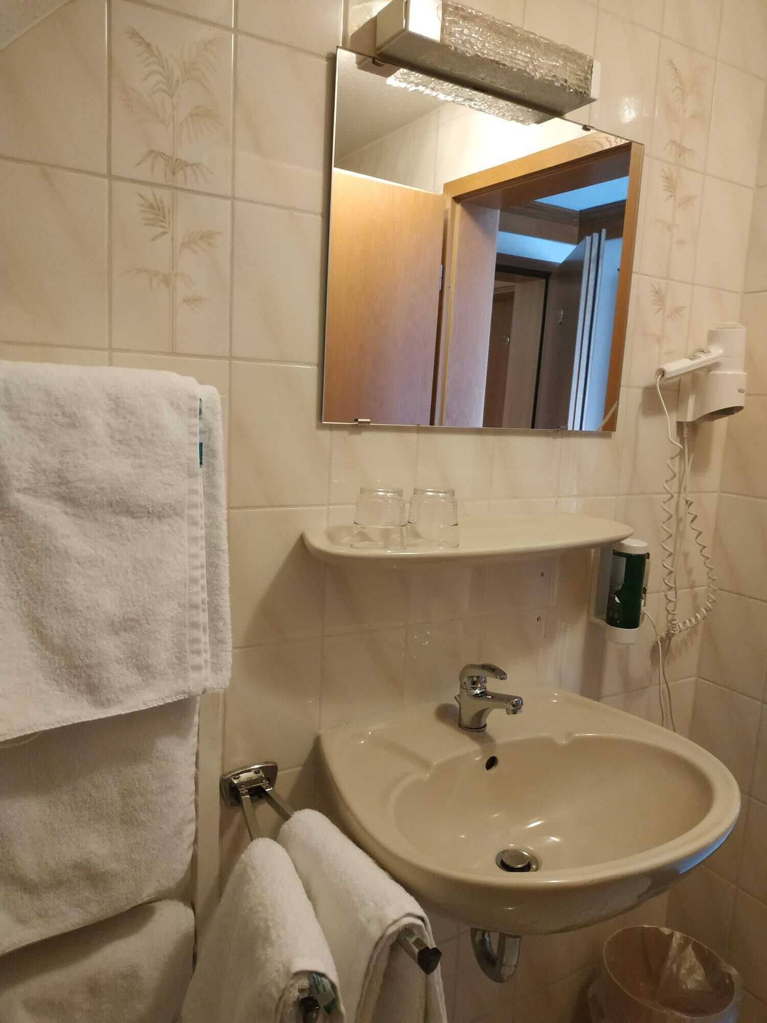 Doppelzimmer Kompakt, Retro Mit Balkon, 1 Doppelbett - Donaueschingen