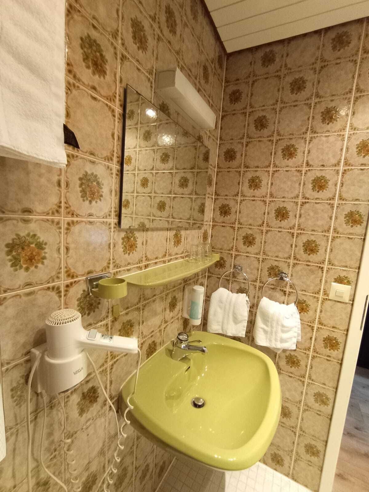 Familienzimmer Classic, Modern Mit Balkon, 1 Doppelbett+1 Einzelbett - Donaueschingen