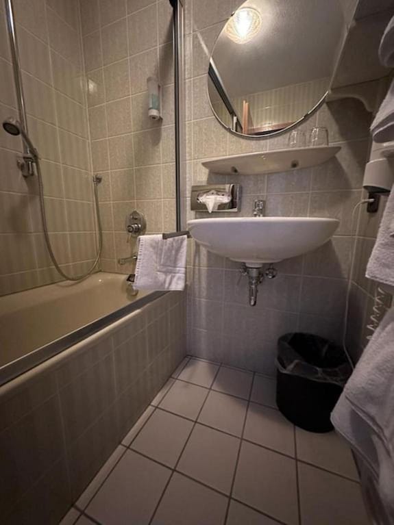 Familienzimmer Classic, Retro Mit Balkon, 1 Doppelbett+1 Einzelbett - Donaueschingen