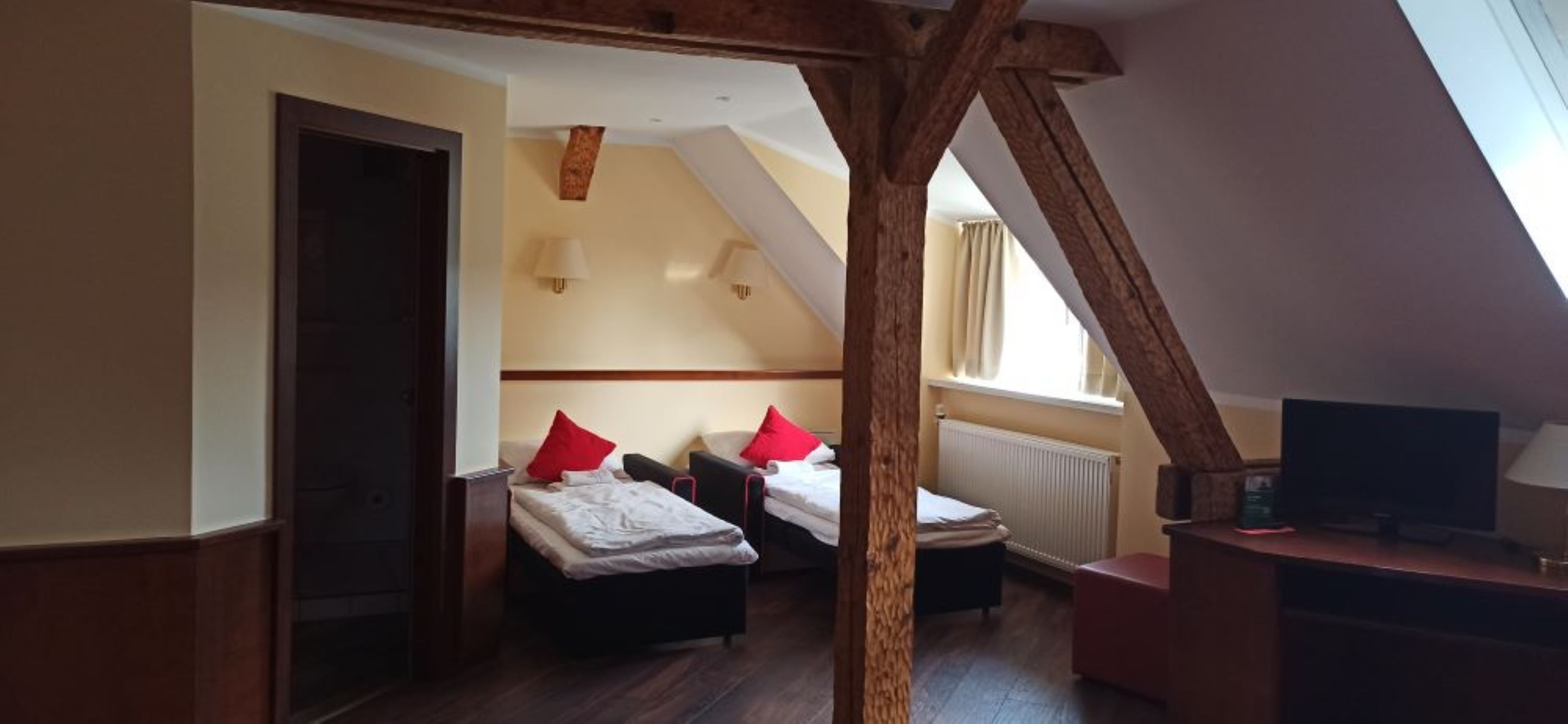 Familienzimmer Classic, Modern Ohne Balkon, 1 Doppelbett+2 Einzelbette - Donaueschingen