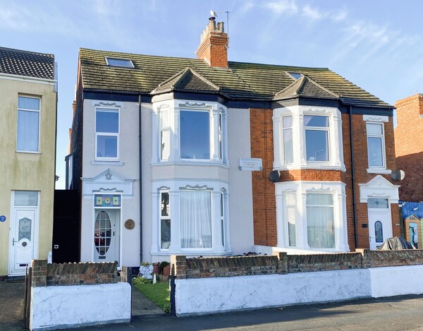 46 The Promenade - Withernsea