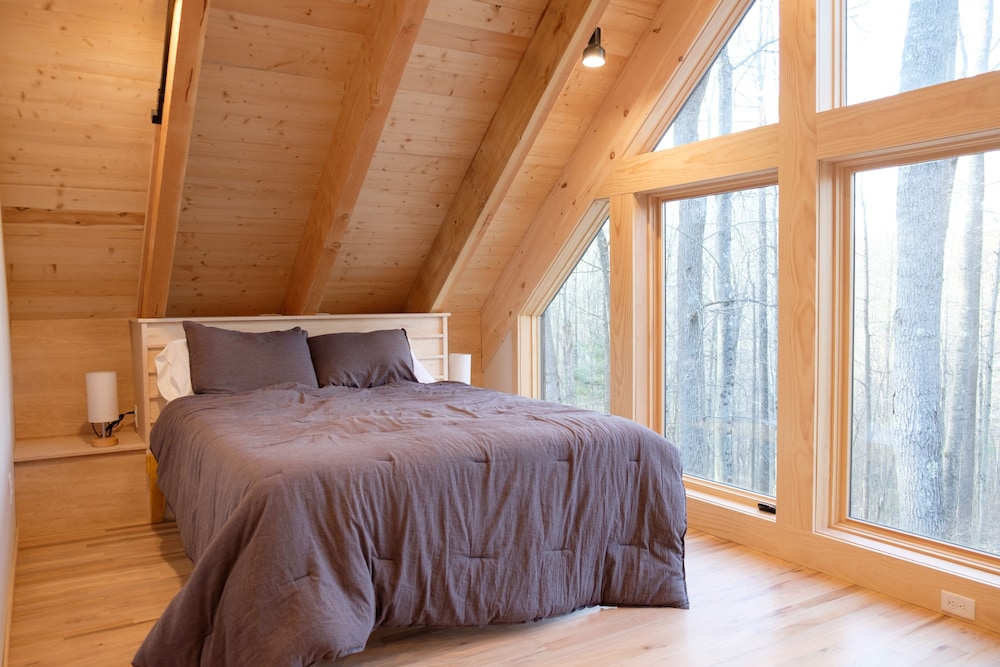 The Ledges Cabin - Modern Luxury On 35 Acres, 8 Person Hot Tub, Wood Fireplace. - Lancaster, OH