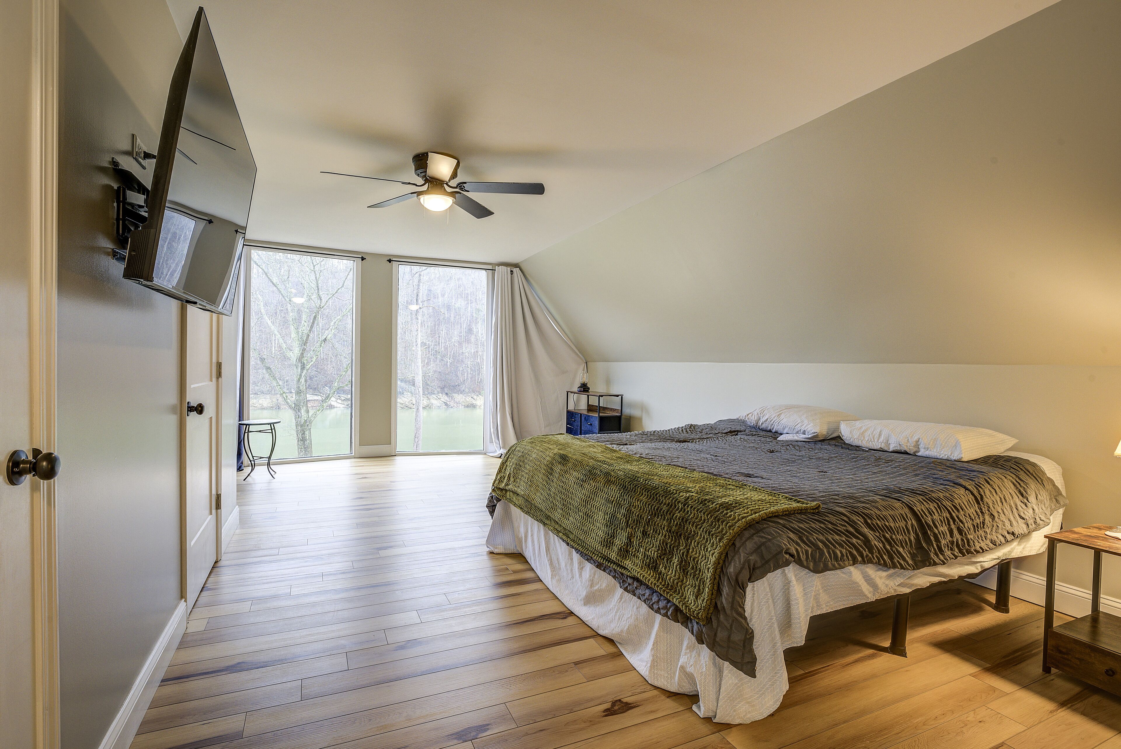 Lake House Living. Relax With The Whole Family At This Peaceful Place To Stay. - Johnson City, TN