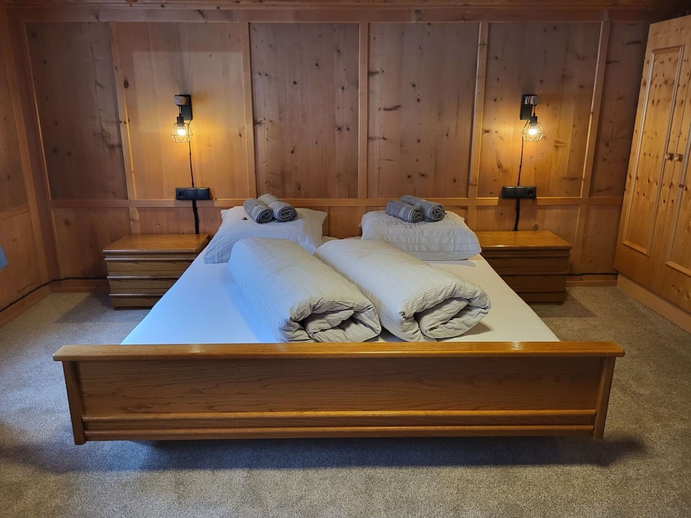 Schönes Alleinstehendes Ferienhaus Für 14 Gäste Mit W-lan, Tv Und Parkplatz - Ischgl