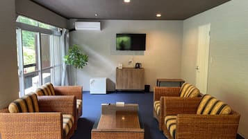 Quarto luxo, sacada, vista para o rio (Smart Room) | Individualmente decorados, individualmente mobiliados
