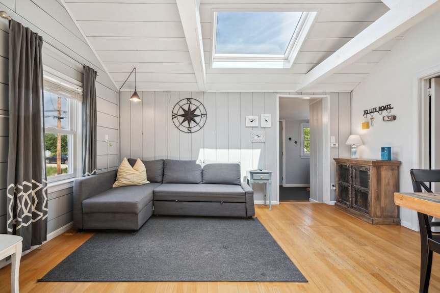 Plum Puddin | Pet-friendly | Screened Porch | Deck - Salisbury Beach