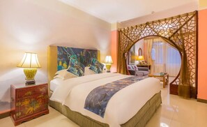 Quarto casal com design assinado | Cofres nos quartos, Wi-Fi de cortesia