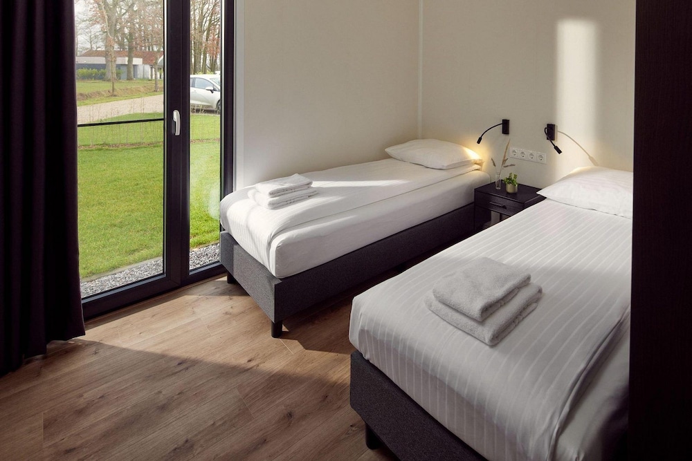 The Amalia Is A 4-person Holiday Home With A Cozy And Homely Living Room With An Open Kitchen, 2 Bedrooms, And A Spacious Outdoor Area. - Vreden