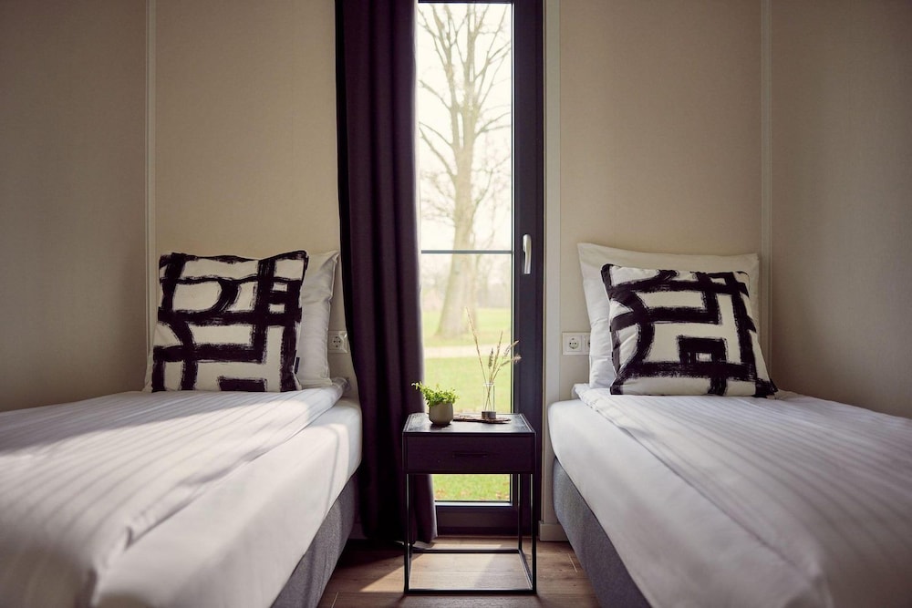 The 6-person Holiday Villa Amalia With A Private Sauna Has A Spacious Living Room, An Open Kitchen, Three Bedrooms, And A Spacious Terrace. - Bocholt