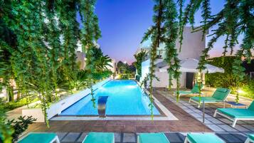 Piscina exterior sazonal