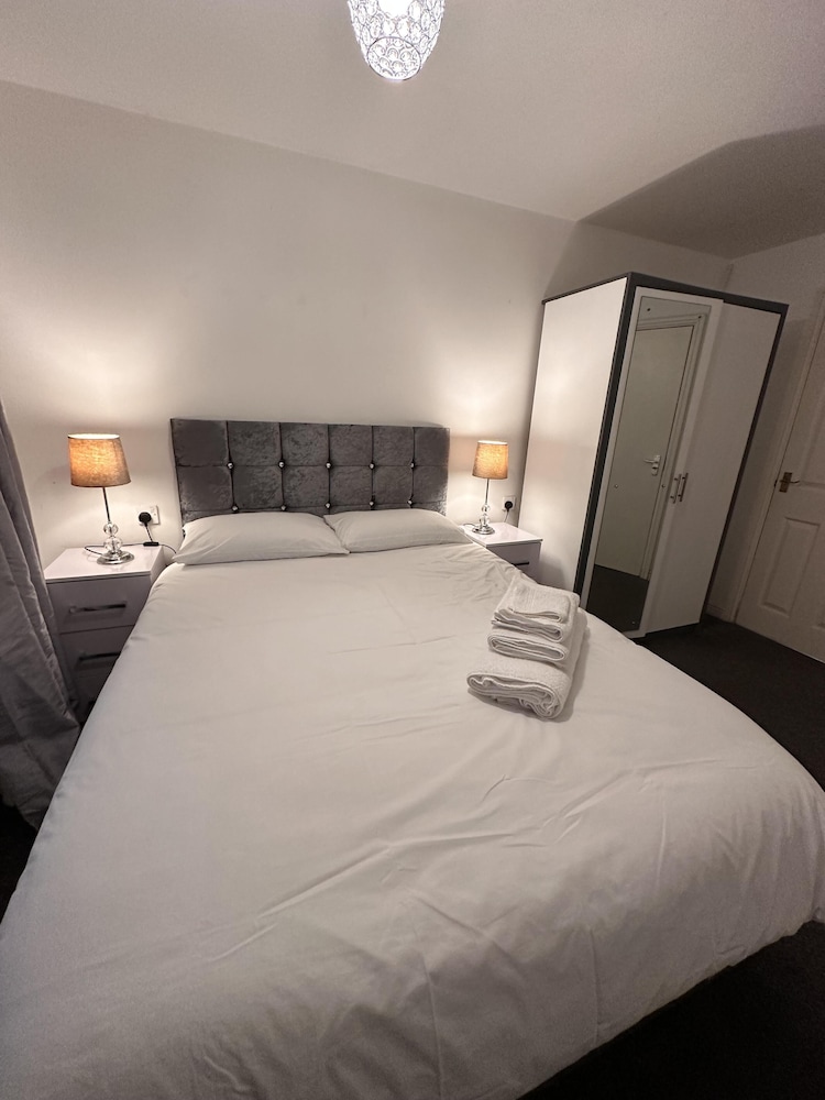 Captivating 2-bed Apartment In West Bromwich - Birmingham