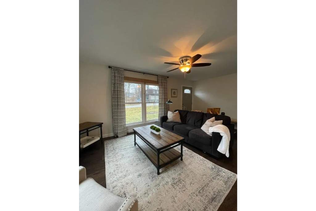 Lake It Easy At This Beautiful 2 Bedroom Lake Home - Lake County, IL