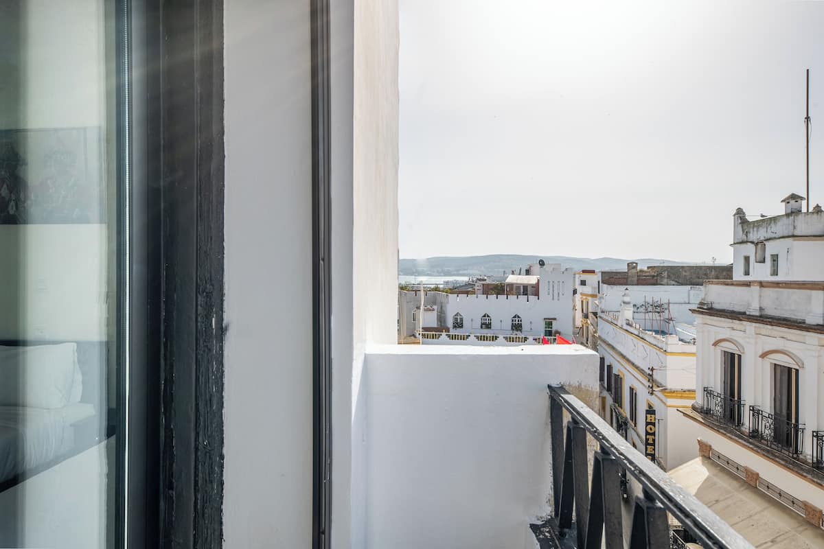 Quarto Quádruplo Standard | Secretária adequada para computadores portáteis, Wi-fi grátis