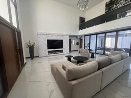 Villa de Luxo | Sala de estar | TV de ecrã plano 