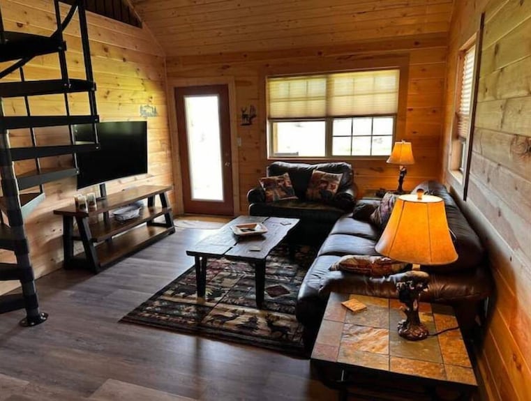 New- Sunset Bliss, Cozy 1 Bedroom, 1 Loft Cabin In The Heart Of Jonesborough - Johnson City, TN