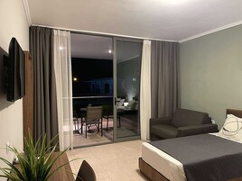 Superior Double Room SIngle Beds | Secretária adequada para computadores portáteis, quartos insonorizados 