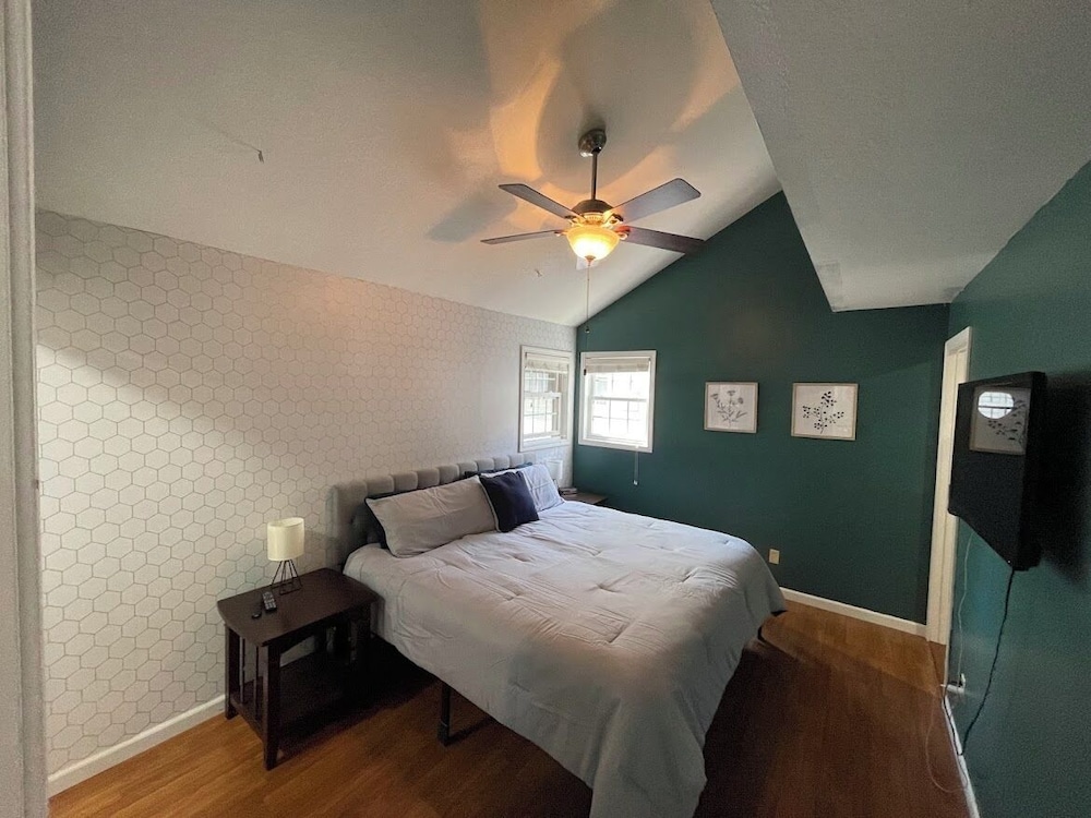 A Spacious Getaway On Orchard Island - Lakeview, OH