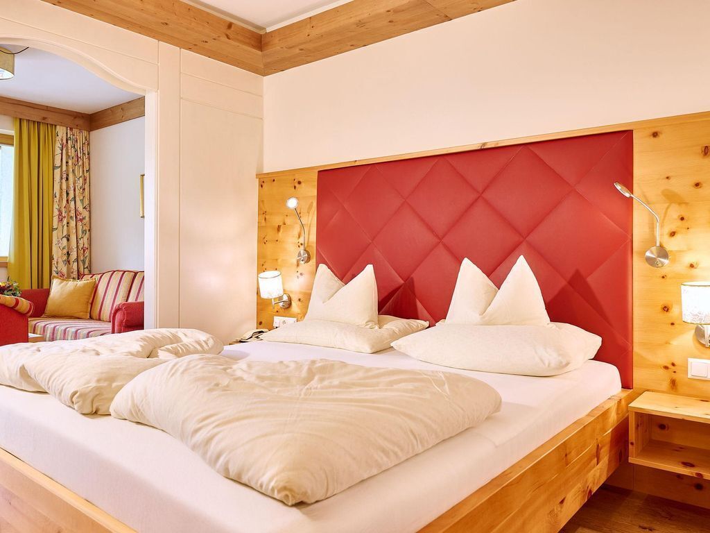 Juniorsuite 42 M² \/ Zirbe - Thermenwelt Hotel Pulverer - Bad Kleinkirchheim