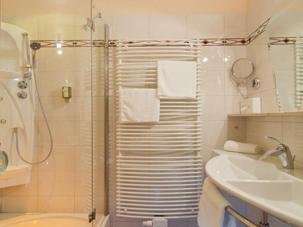 Komfortzimmer Nockberge Ab 7 Tage Frühstück - Family & Sporthotel Kärntnerhof - Bad Kleinkirchheim