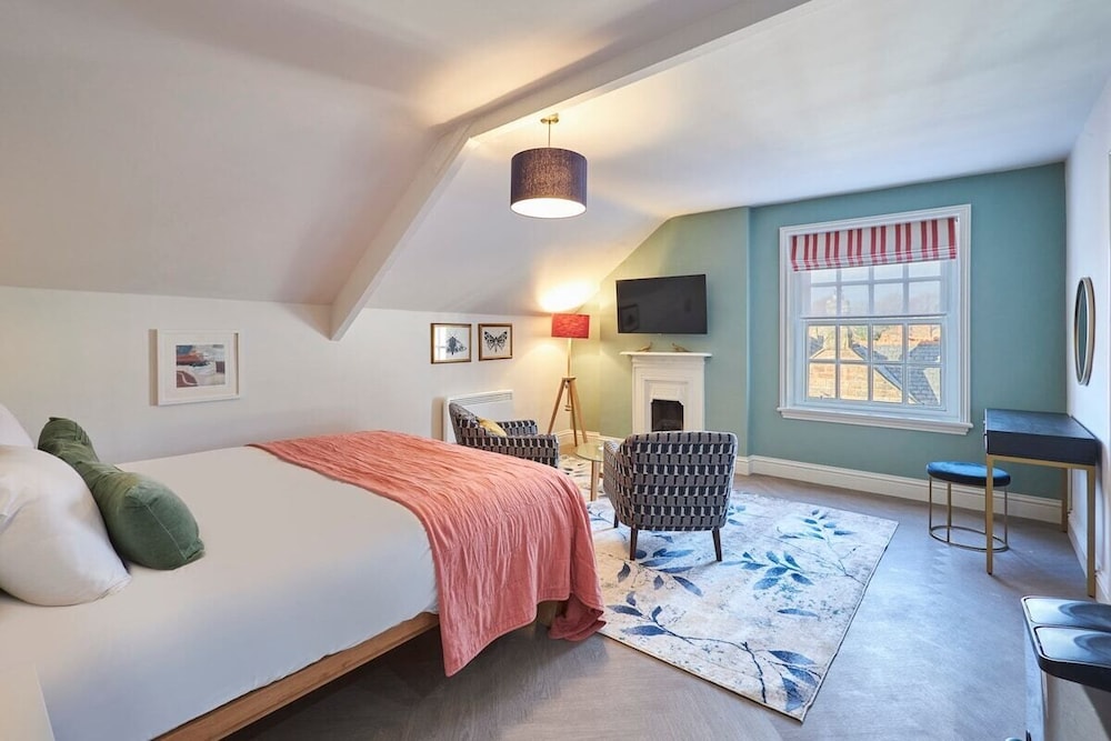 Gains Law @ Arlington House Hotel: Boutique Self Check-in Ensuite Room In Wooler - Wooler