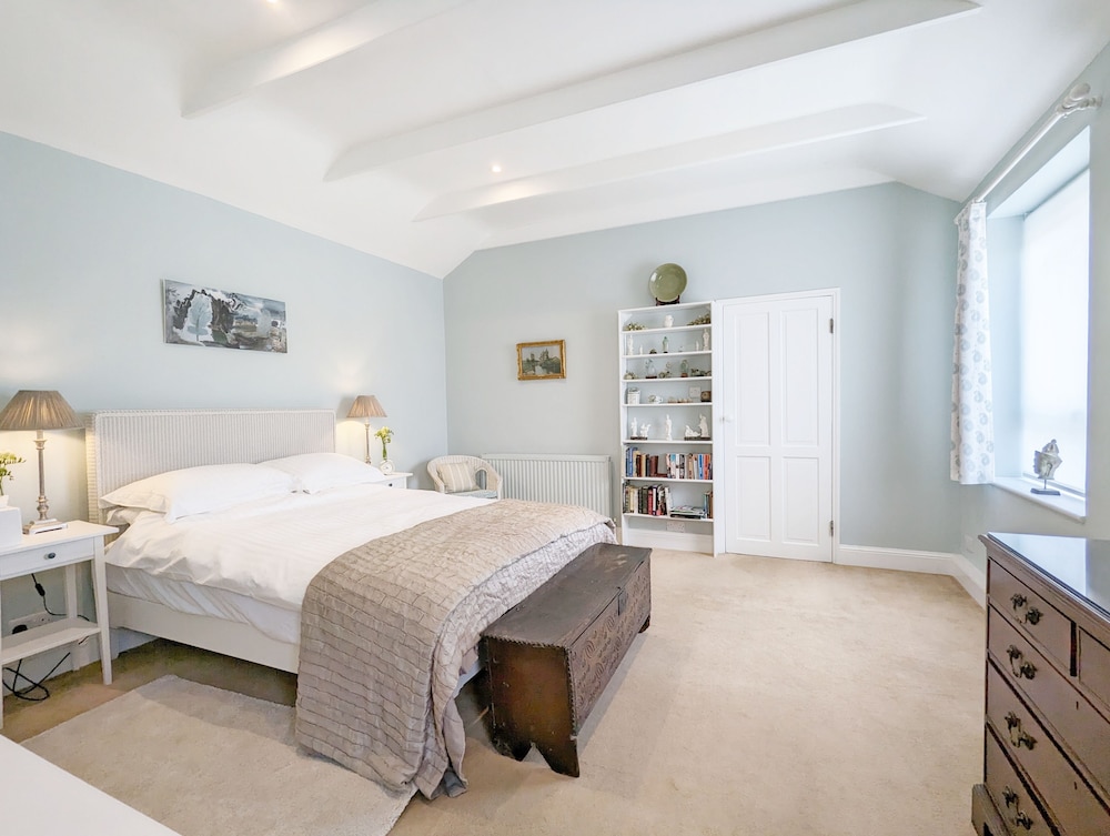 Palm Tree Cottage - An Annexe That Sleeps 2 Guests In 1 Bedroom - West Sussex