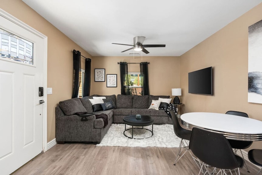 Cottage On Micro Resort, Hot Tub Close To Downtown - Paso Robles, CA