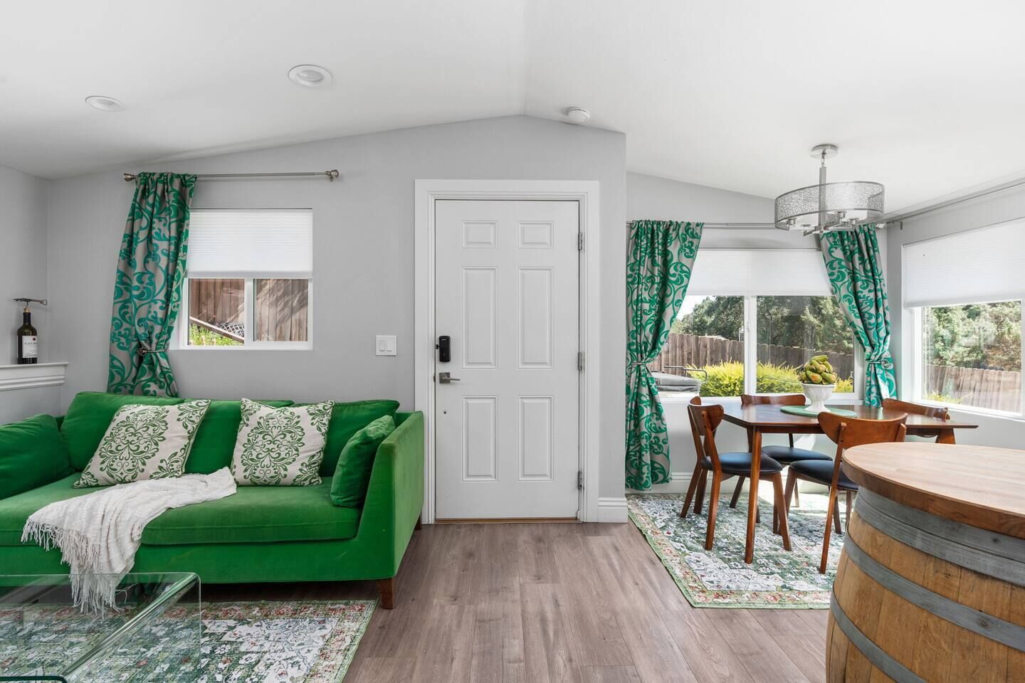 Couples Retreat With Hot Tub Close To Downtown - Paso Robles, CA