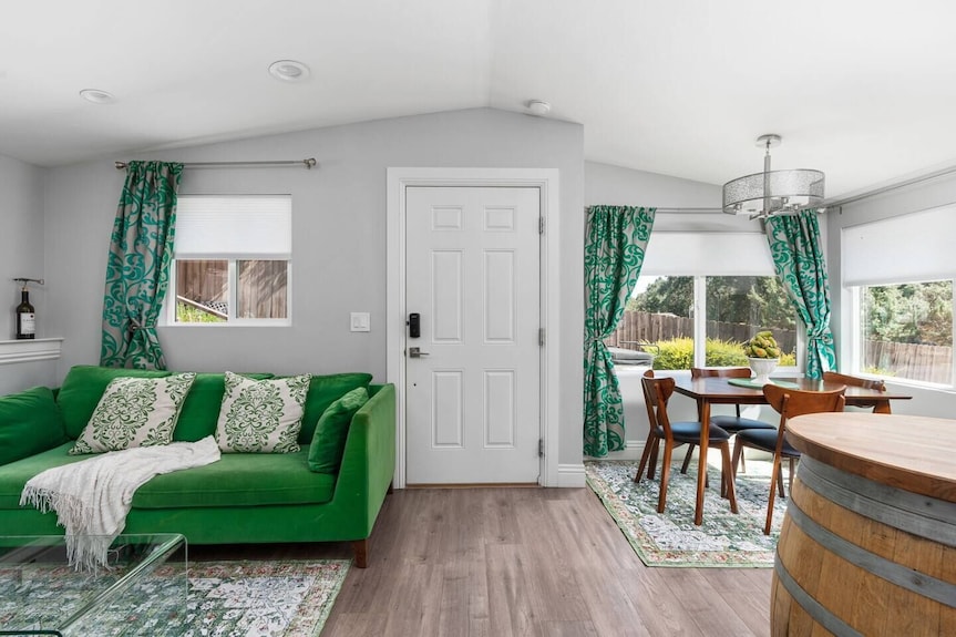 Couples Retreat With Hot Tub Close To Downtown - Paso Robles, CA