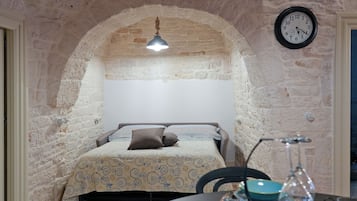 Trullo Superior | Sala de estar | Smart TV de 43 polegadas com canais digitais, lareira