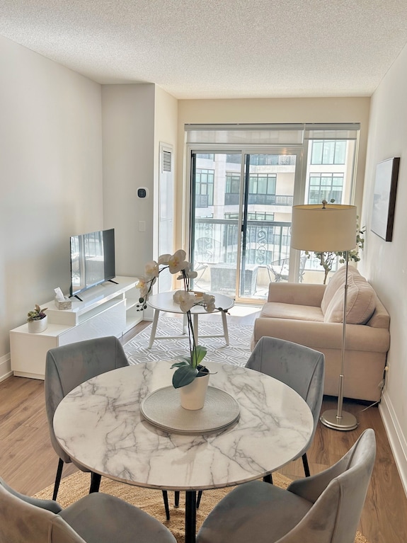 Luxury 2-bed In Bloor West Village - Parking, Pool & Steps To Subway -