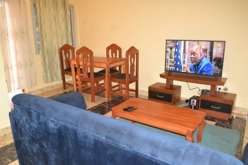 Apparemment 1 Chambre ,Salon , Cuisine , Douche \Nsitué Dans Un Quartier Calme - Yaoundé