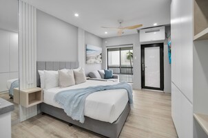 Superior Studio | Roupa hipoalergénica, camas de colchão pillowtop, cofre no quarto 