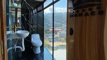 Secador de cabelo (mediante solicitação), toalhas de banho, sabonete