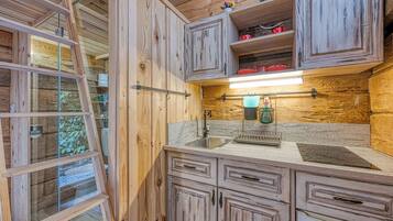 Casa Familiar, vários quartos (Tiny-Mini Bertl With Hot Tub) | Interior